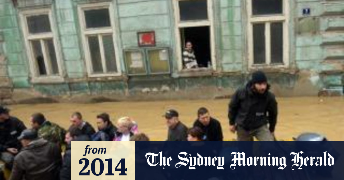Thousands flee deadly floods in Serbia, Bosnia Thousands flee deadly floods in Serbia, Bosnia